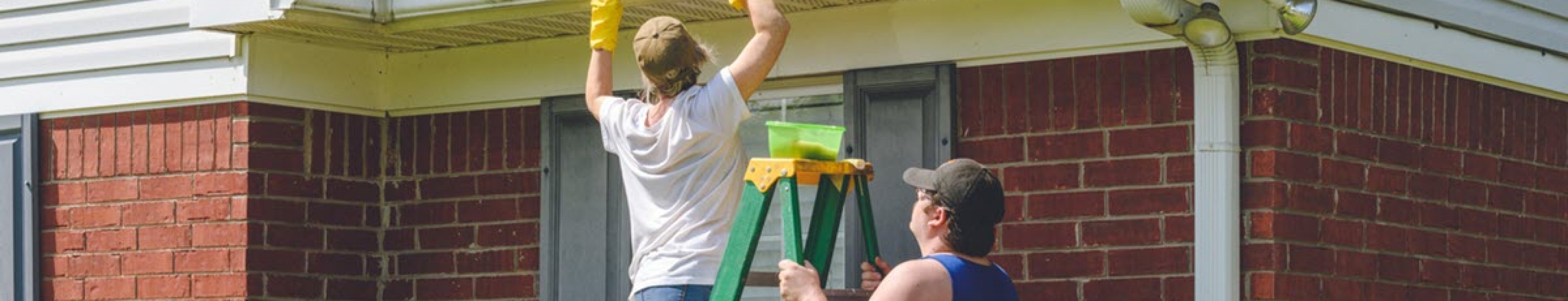 Important Gutter Cleaning Safety Tips | Gutter Helmet of Waukesha